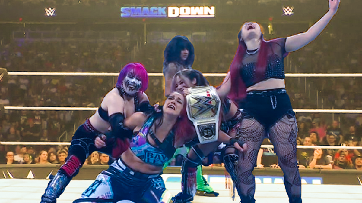 Bad News For Bayley: Dakota Kai Turns On Her During WWE SmackDown Bad News For Bayley: Dakota Kai Turns On Her During WWE SmackDown