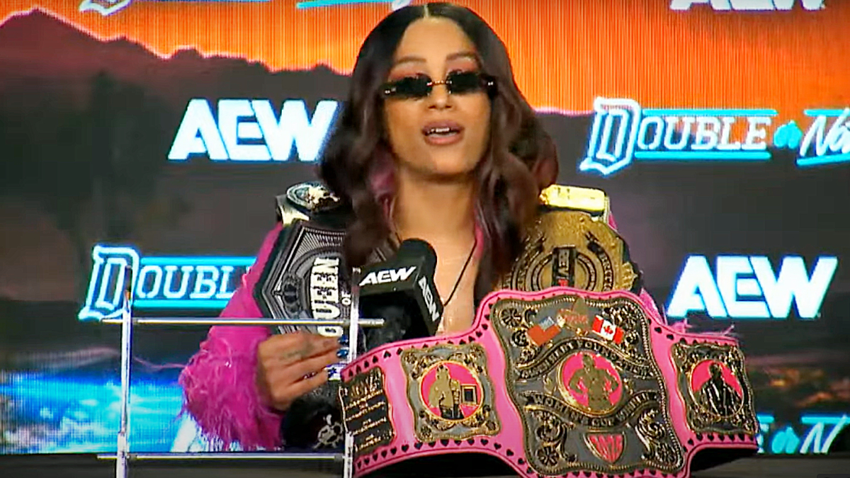 Mercedes Moné Mocks ‘Crybaby’ WWE Fans | SEScoops