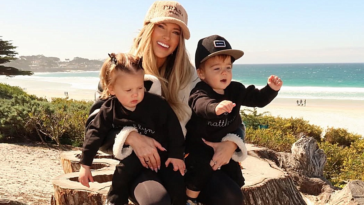 Kelly Kelly Puts Family Over WWE Return As Mom of Twins | SEScoops